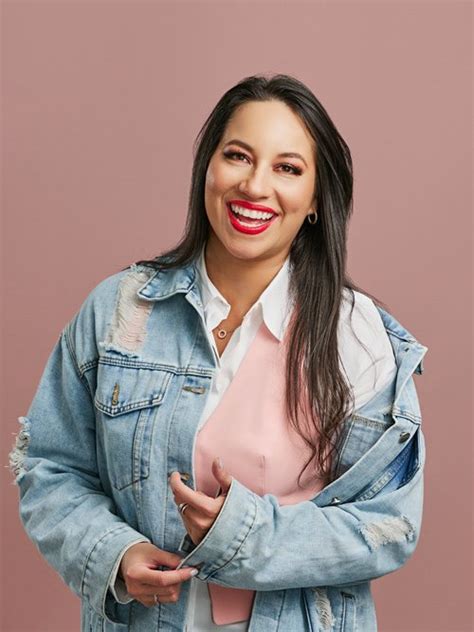 About Paula Sofia Paula Sofia Singer