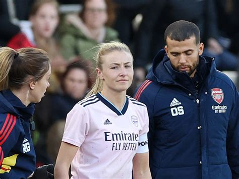 Leah Williamsons Acl Injury Has To Be A Final Wake Up Call For Football Yahoo Sports