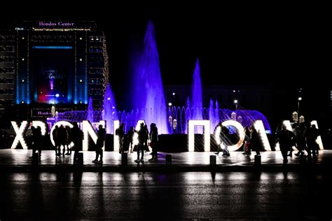 Ποιοι γιορτάζουν τα Χριστούγεννα Χρόνια πολλά λέμε σε όλους