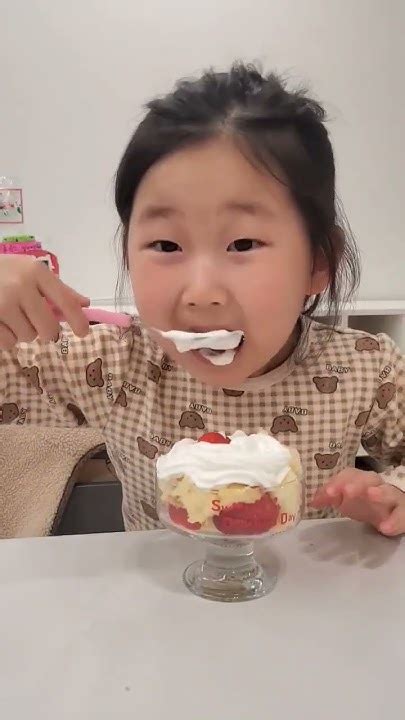 집에서 만든 딸기케이크 먹방 Youtube