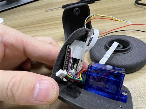 做了一个语音版的硬件兼容原版 peng zhihui ElectronBot Discussion GitHub