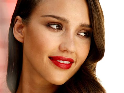 Jessica Alba Hot Lips Pics Wallpaper Hd Celebrities 4k Wallpapers