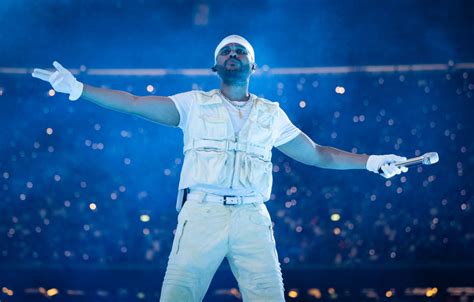 The Weeknd Respects Michael Jackson After Breaking His Record