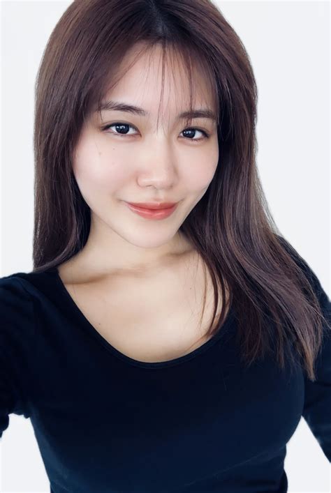 오늘은 진구지 나오의 생일입니다 Avdbs