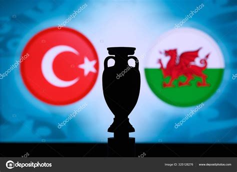 터키 Vs 웨일스 Uefa 국기 그리고 축구 트로피 실루엣 축구 경기 배경 그룹 A 바쿠 17 2020 년 6 월