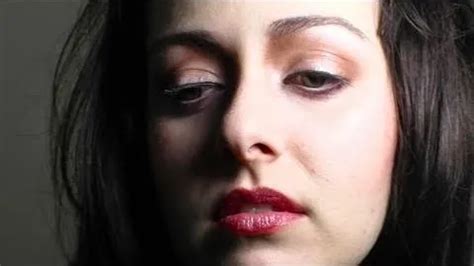 How To Create The Makeup Look Of Bella Swan From Twilight Makeup