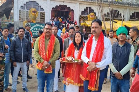 मंत्री सुदिव्य कुमार ने पत्नी संग की मां दिउड़ी की पूजा अर्चना तमाड़