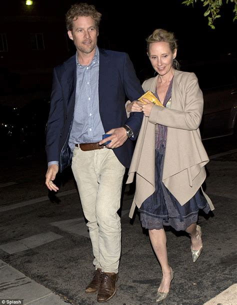 Portia De Rossi Ex Namorado Ellen Degeneres And Her Partner Portia De
