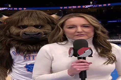 ببینید ترس عجیب مجری برنامه با دیدن عروسک ترسناک خبرآنلاین