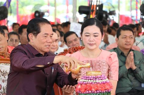 អភិបាលរាជធានីភ្នំពេញ និងលោកស្រី រៀបចំពិធីក្រុងពាលី នៅស្ពានកោះនរា