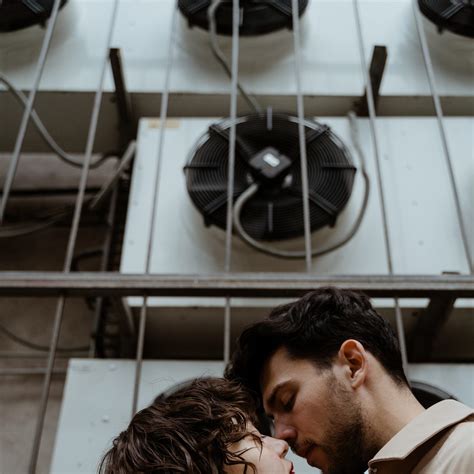 Mi novio me tocó los senos Descubre qué significa