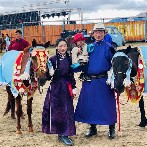 Морьтон бүсгүй••• ••• МОРЬТОН БҮСГҮЙ•••пэйж🐎 ️‍🔥 •Уургаа тулан сэвхийтэл мордох адуучин залуус