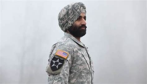 Capt Simratpal Singh Becomes First Ever Sikh To Serve Us Army With Beard And Turban Scoopwhoop