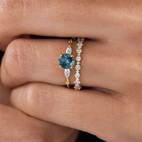 Wavelet Band Classic Alternating Round Diamond Wedding Ring Melanie