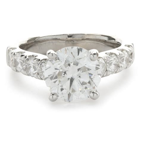 18 Karat Yellow Gold Round Brilliant Cut Diamond Engagement Ring For
