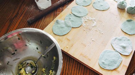 Egg And Garlic Chive Baozi （韭菜鸡蛋包子）