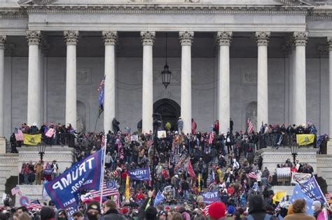 Тръмп обяви че ще помилва участниците в щурма на Капитолия