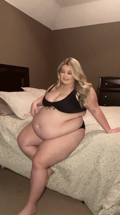 Blond Belly Play
