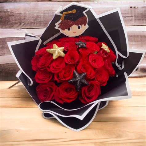 Bouquet 24 Rosas Rojas GraduaciÓn Rf377 Rincón Floral