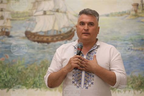 Цветя на паметника на Христо Ботев в Измаил поднесоха участниците в