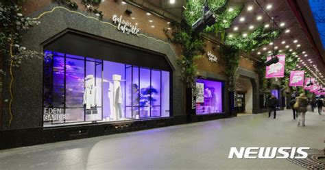 파리 유명 백화점 쇼윈도를 장식한 K패션