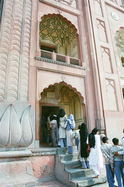 Wepresent Sabreen Jafrys Photos Shift Perceptions Of Pakistan