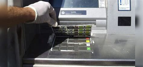 Четирима българи задържани във Франция за скиминг устройства Profit Bg