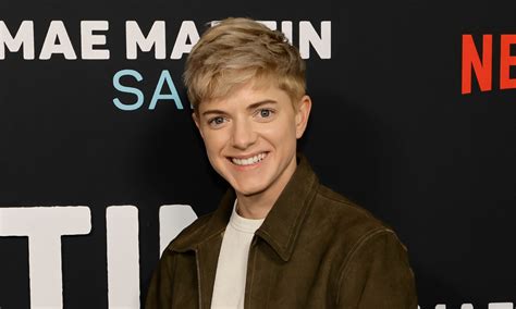 Mae Martin On Taskmaster Who Is The Non Binary Comedian