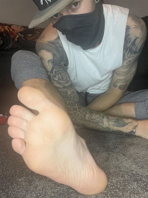 Youre A Beta Who Worships Feet And Im The Tatted Up Alpha Whos