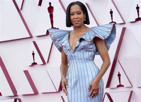 Regina King Looks Incredible In Custom Louis Vuitton At The 2021 Oscars