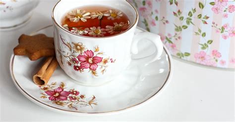 실내 가을 계피 꽃 무늬 꽃무늬 티세트 단 스낵 달콤한 대접 도기 디자인 디저트 러스틱 레저 미식가 베이킹 보헤미안풍 빈티지 스타일 서브웨어