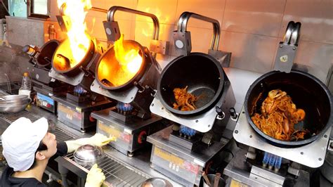 주방에 요리사 대신 로봇 쓰면 되지 자동으로 요리해주는 로봇 부터 해산물 공장까지 푸드테크 오토키친 Robert Kichen Korean Street