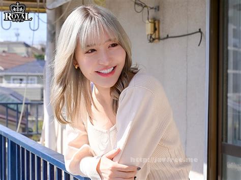 [royd 195] 覗きの罰は痴女サド搾精10発！？隣の巨乳ギャルお姉さんの射精ペットになった僕。 百永さりな High Quality Jav