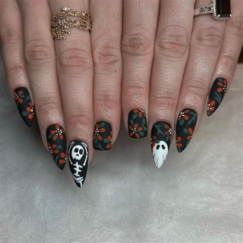 11 Classy Halloween Nails That Everyone Will Complement You On Simply