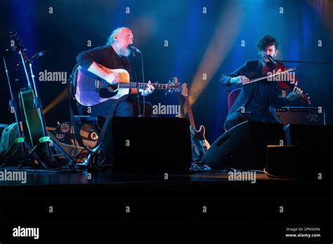 Fink zeigen -Fotos und -Bildmaterial in hoher Auflösung – Alamy