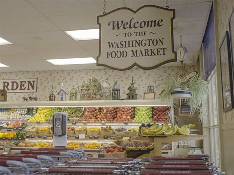 25 Years After Its Premiere Gilmore Girls Still Draws Fans To Small