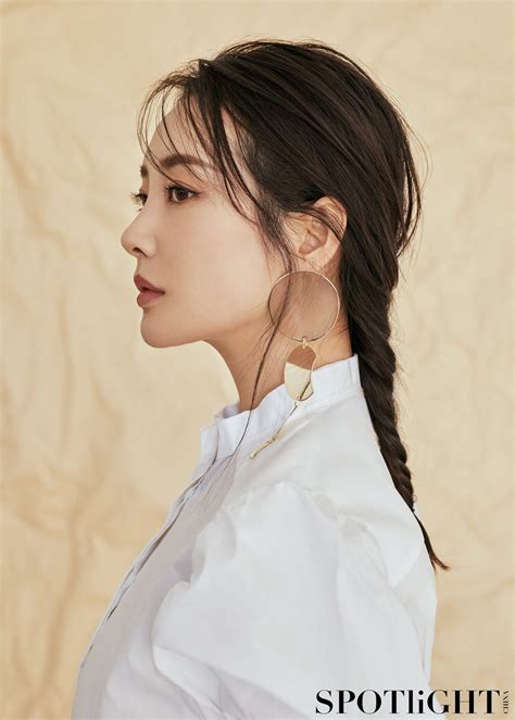 China Entertainment News Li Chun Poses For Photo Shoot