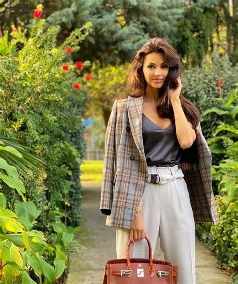 Want To Always Look Put Together Heres How Fashionista Alena Does It