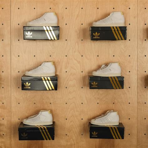 Skateboard Buying Guide And Size Chart Tactics Japan Standing Sideway