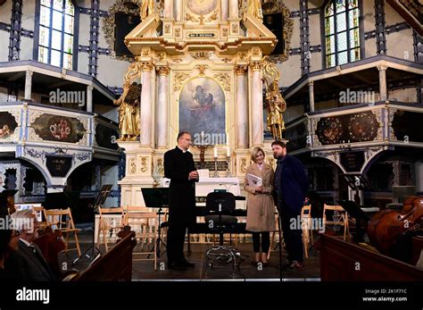 Thomasz Stawiak Und Aneta Kucharzyk Beim Eröffnungskonzert Des 33