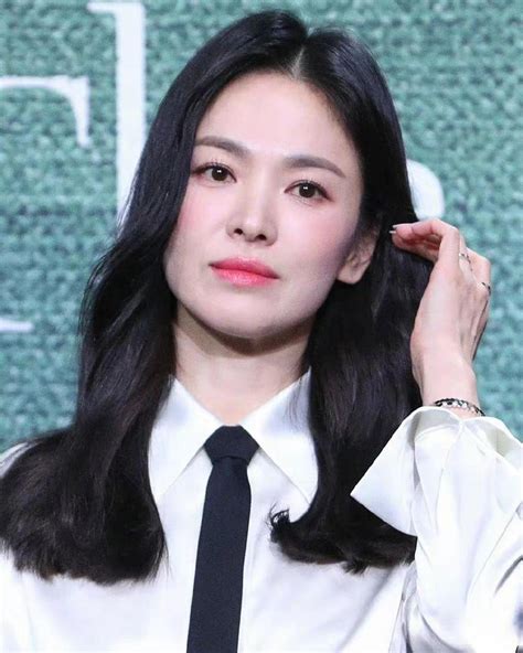 41岁宋慧乔终于嫩回来了！新亮相穿百褶裙走高冷厌世路线，超惊艳 财经头条