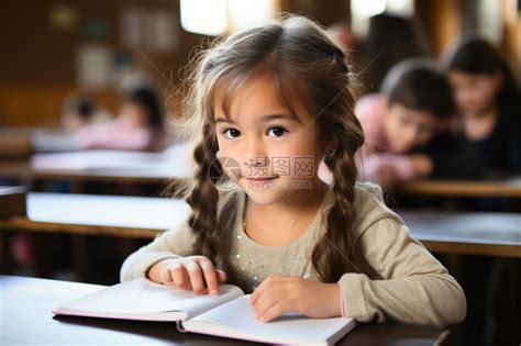 学校上课的孩子高清图片下载 正版图片600300640 摄图网