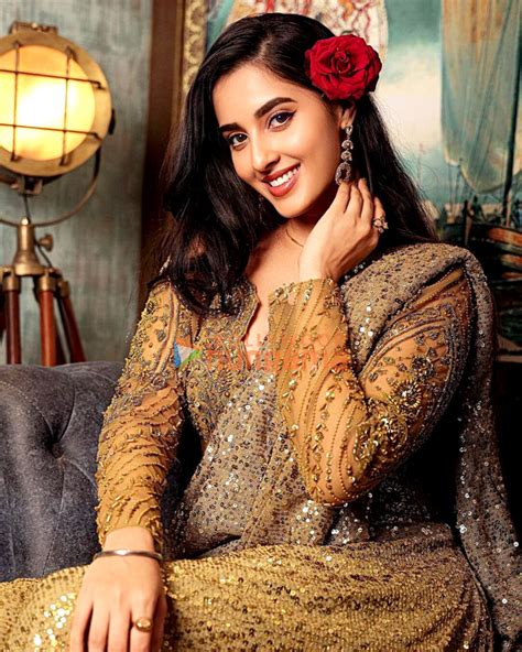 Simratt Kaur Randhawa Photos Images Hd Wallpapers Simratt Kaur