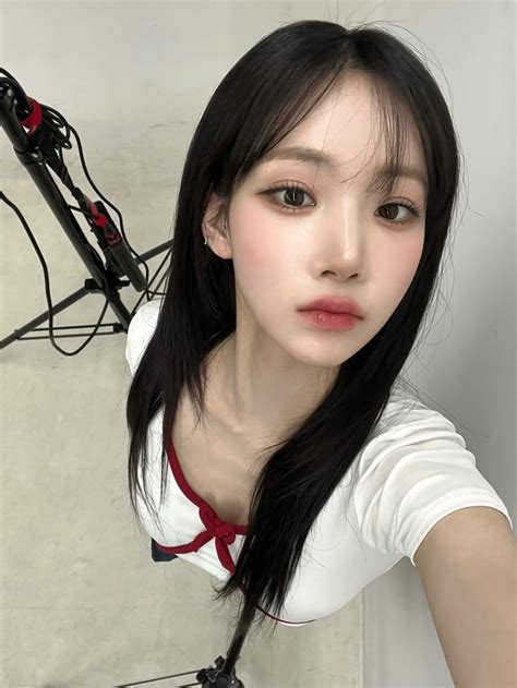 Pin By ポッチャマ On K Idol Fashion Makeup Singer Fashion Pretty People