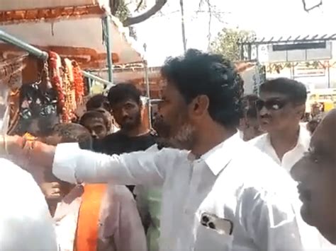 Video Wear Bindi Karnataka Bjp Mp Scolds Saleswoman