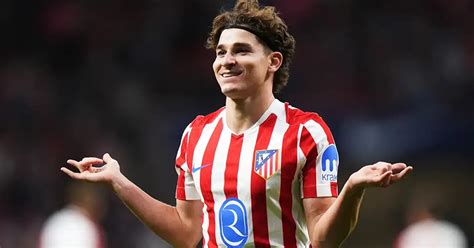 Julian Alvarez Transfer Negotiations Stall As Barcelona And Atletico