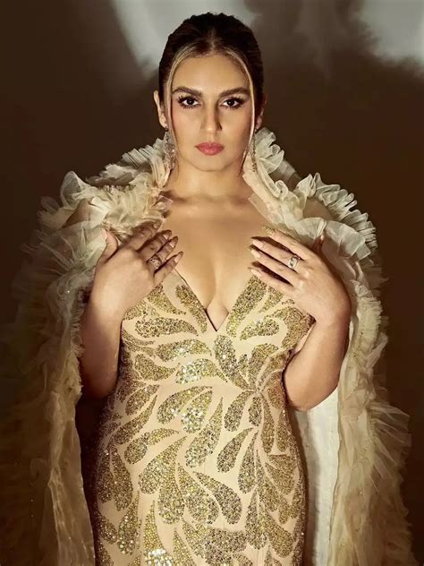 Hot Looks Of Huma Qureshi Mirchiplus