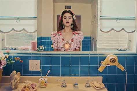 Selena Gomez: De Una Vez (2021)