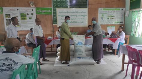 ပဲခူးတိုင်းဒေသကြီးအစိုးရအဖွဲ့မှ ဖြန့်ဖြူးပေးအပ်သော ဓာတ်မြေသြဇာများအား