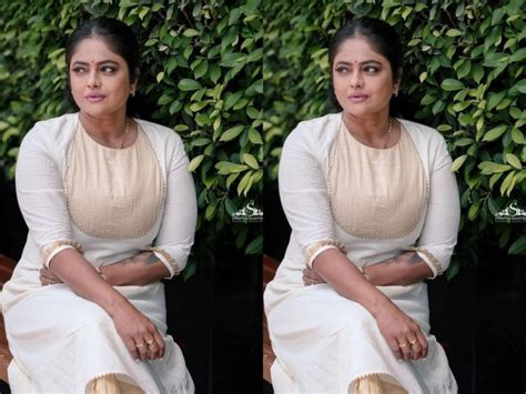 കിടിലന്‍ ലുക്കുമായി മഞ്ജു പിള്ള Screenima